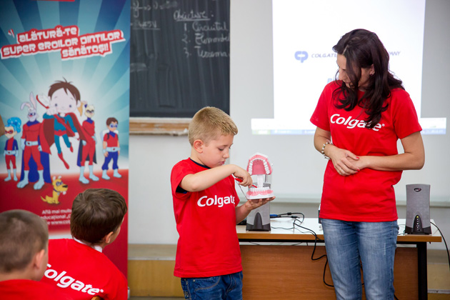 23 de ani de Program Scolar Colgate in Romania - Fashion8.ro 🌟