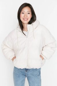Modele de Geci Albe de Dama pentru Iarna Online - Fashion8.ro 🌟
