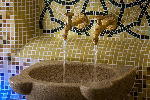 Apele magice, unice in lume, de la Baile Govora - Fashion8.ro 🌟