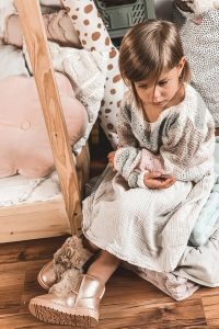 Incaltaminte Copii: Modele de Cizme Fete UGG de Iarna Online - Fashion8 ...