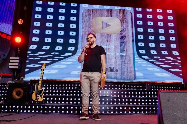 "Atentie, Cad Mere!", premiat