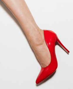 Alegere populara pentru tinute elegante: pantofi cu tocuri - Fashion8.ro 🌟